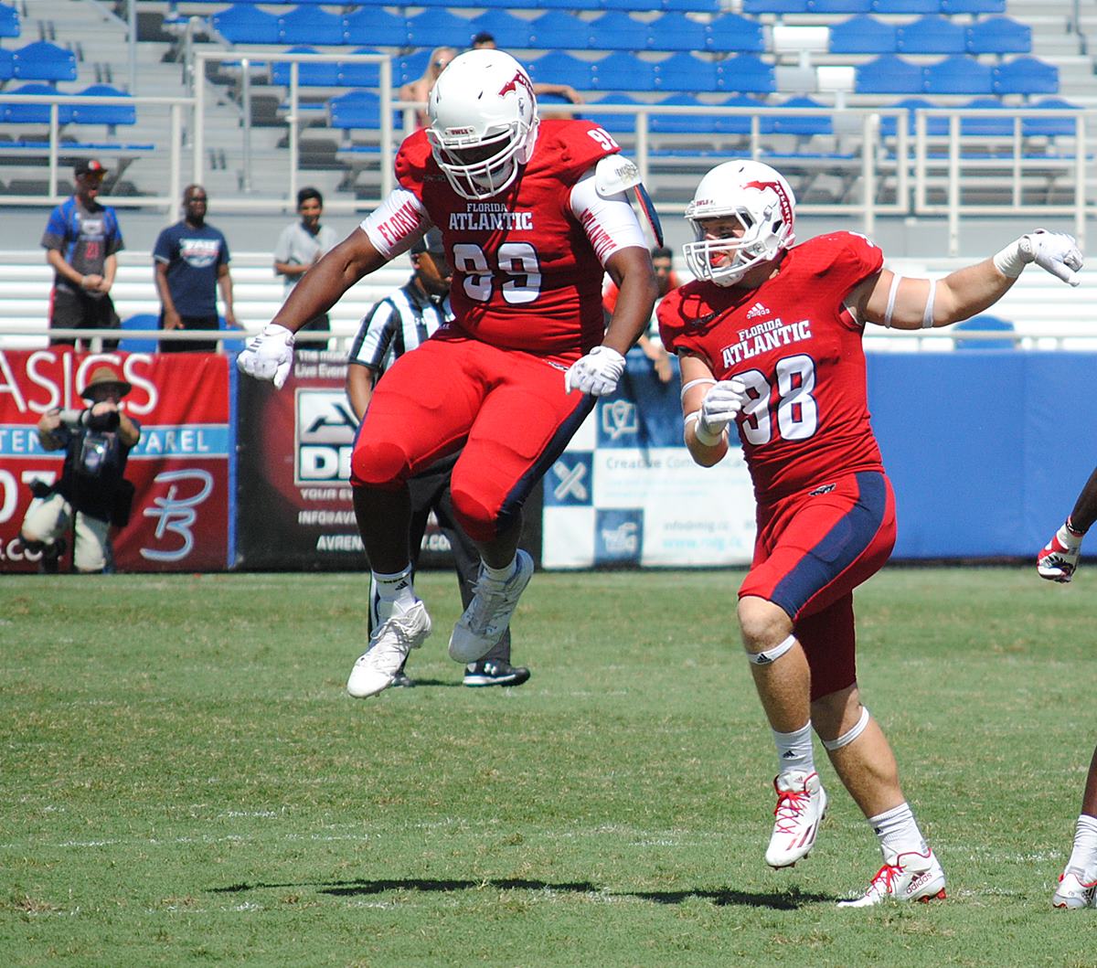 JoshKendallLeapCelebrate1200 - FAUOwlAccess.com